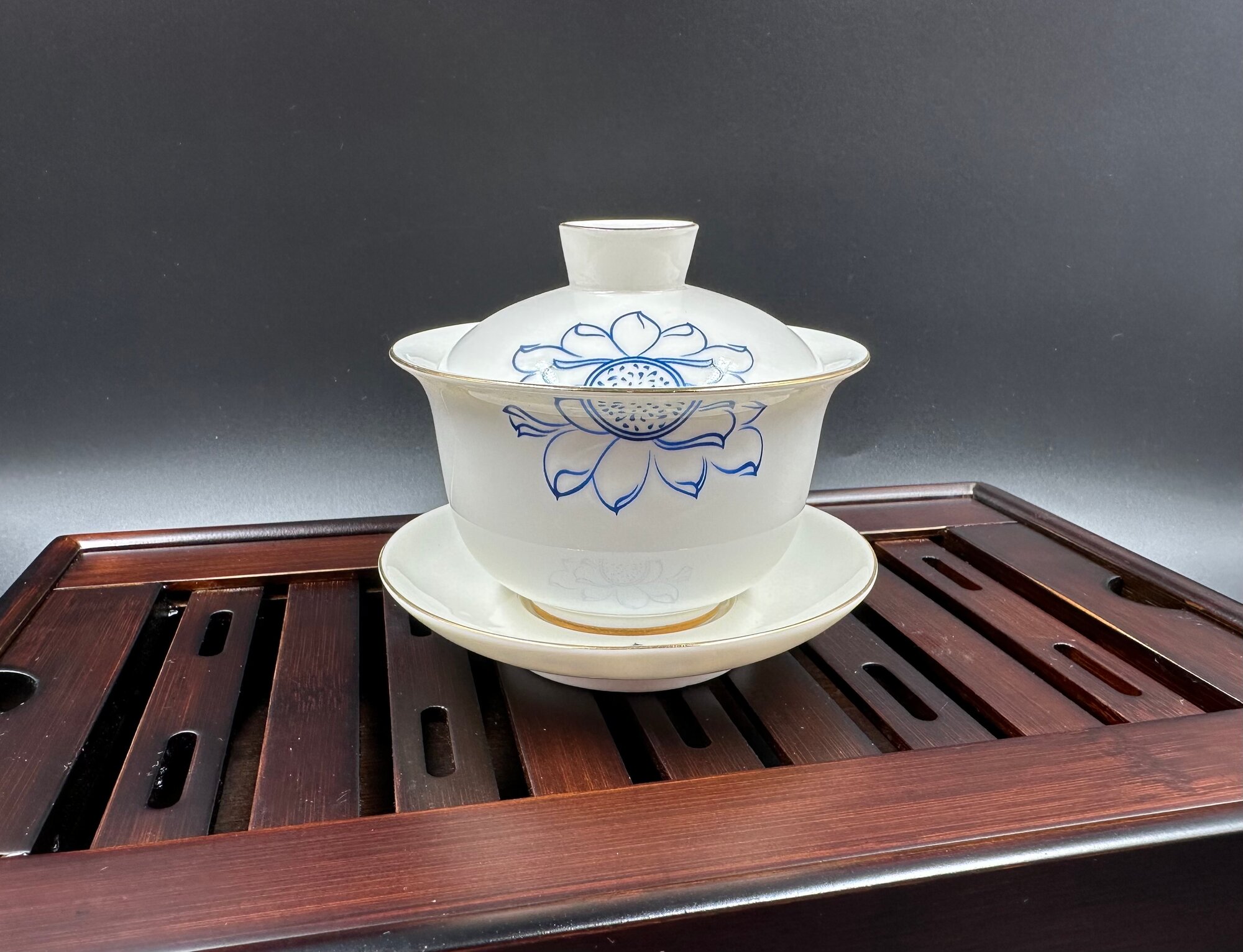 Гайвань белая матовая "Синий лотос", ручная роспись, 150 мл.