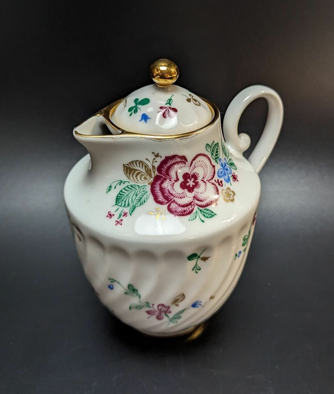 Молочник "Северные цветы", витая форма, рельефный фарфор. ЛФЗ, Винтаж СССР, 1980-е.