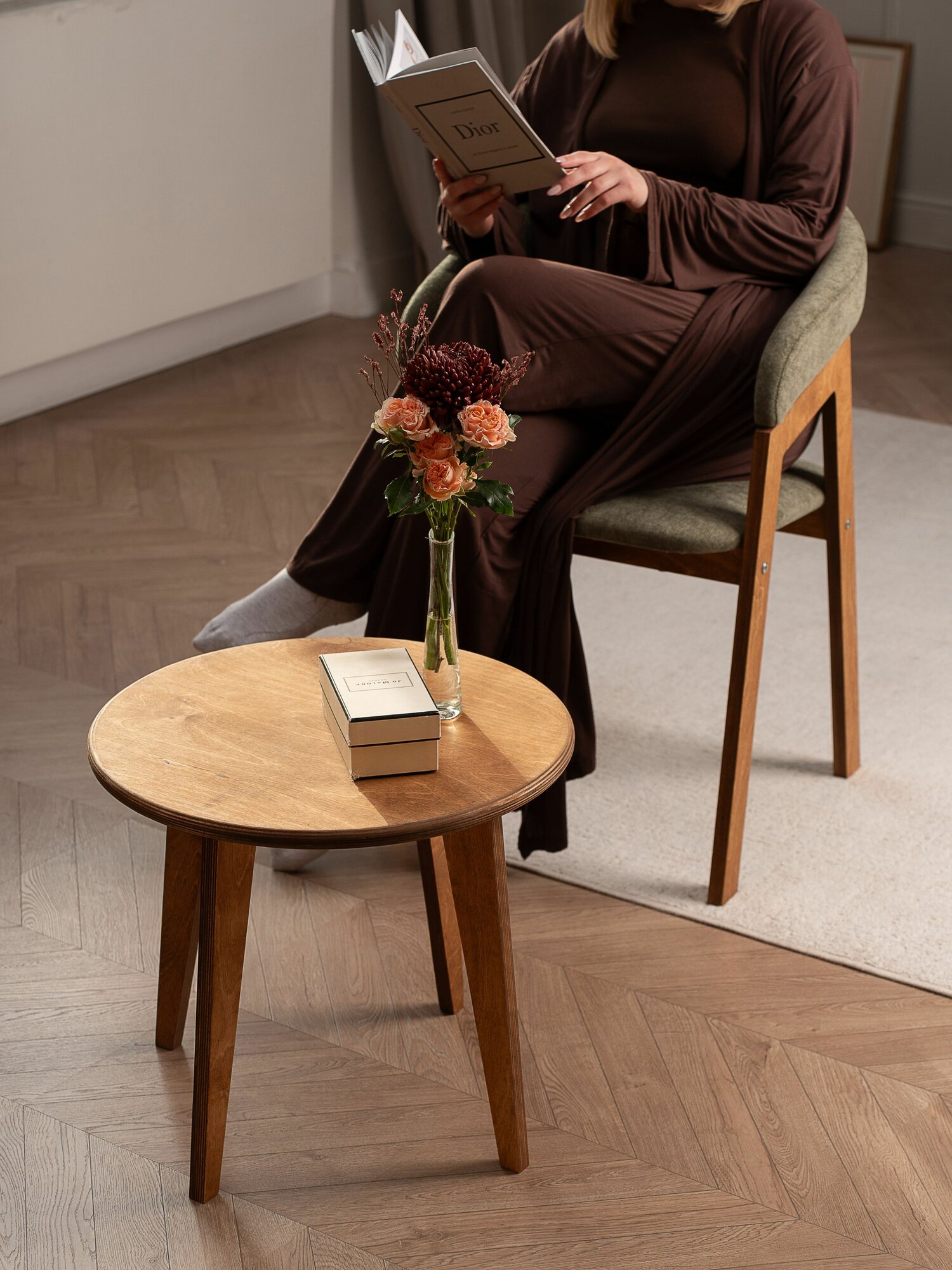 Журнальный столик круглый деревянный