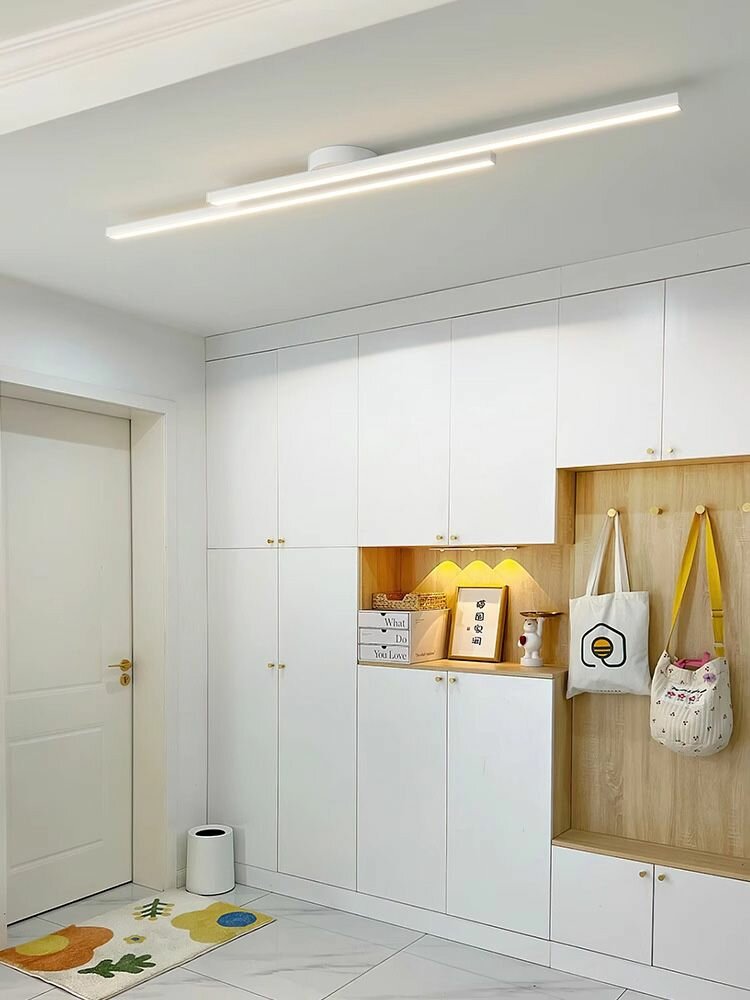 Скандинавский современный минималистский бытовой потолочный светильник на крыльце с длинными линейными светодиодными лампами-