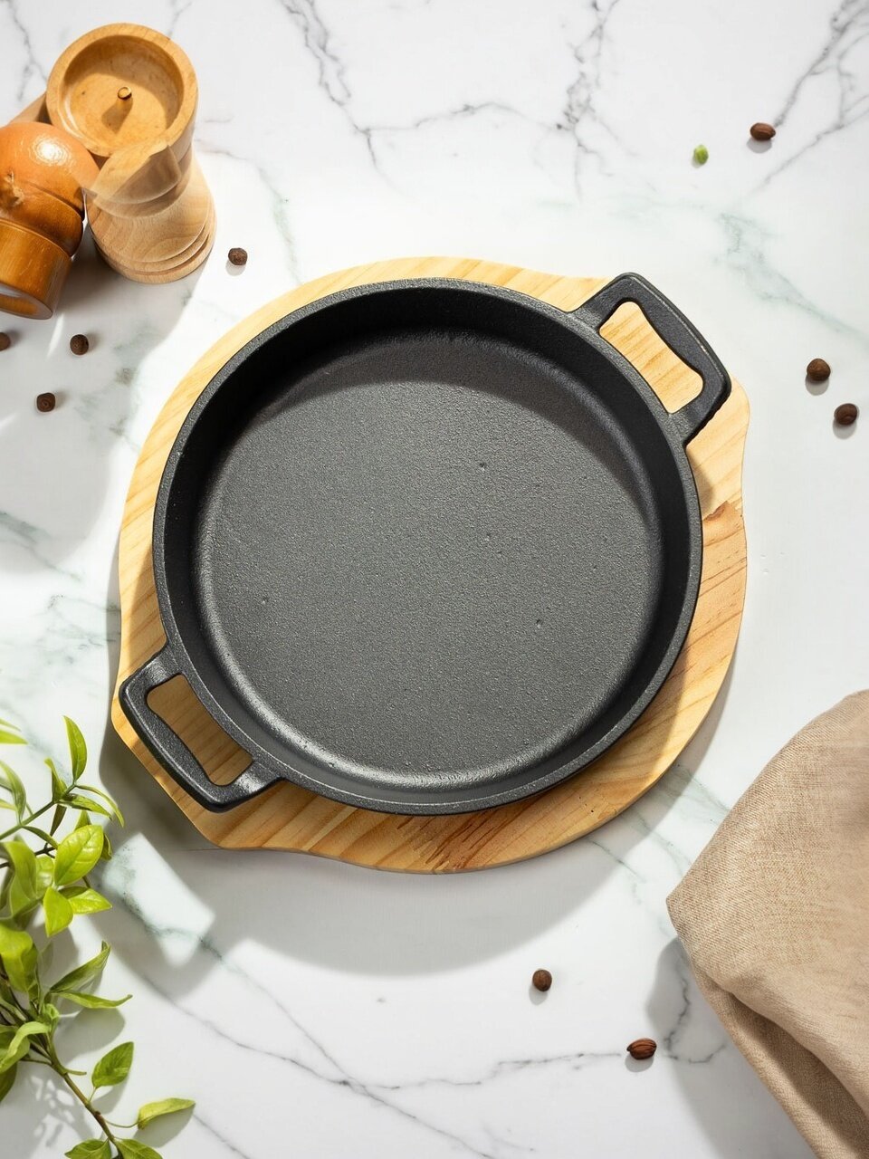 Сковорода чугун диаметр 22 см, с подставкой