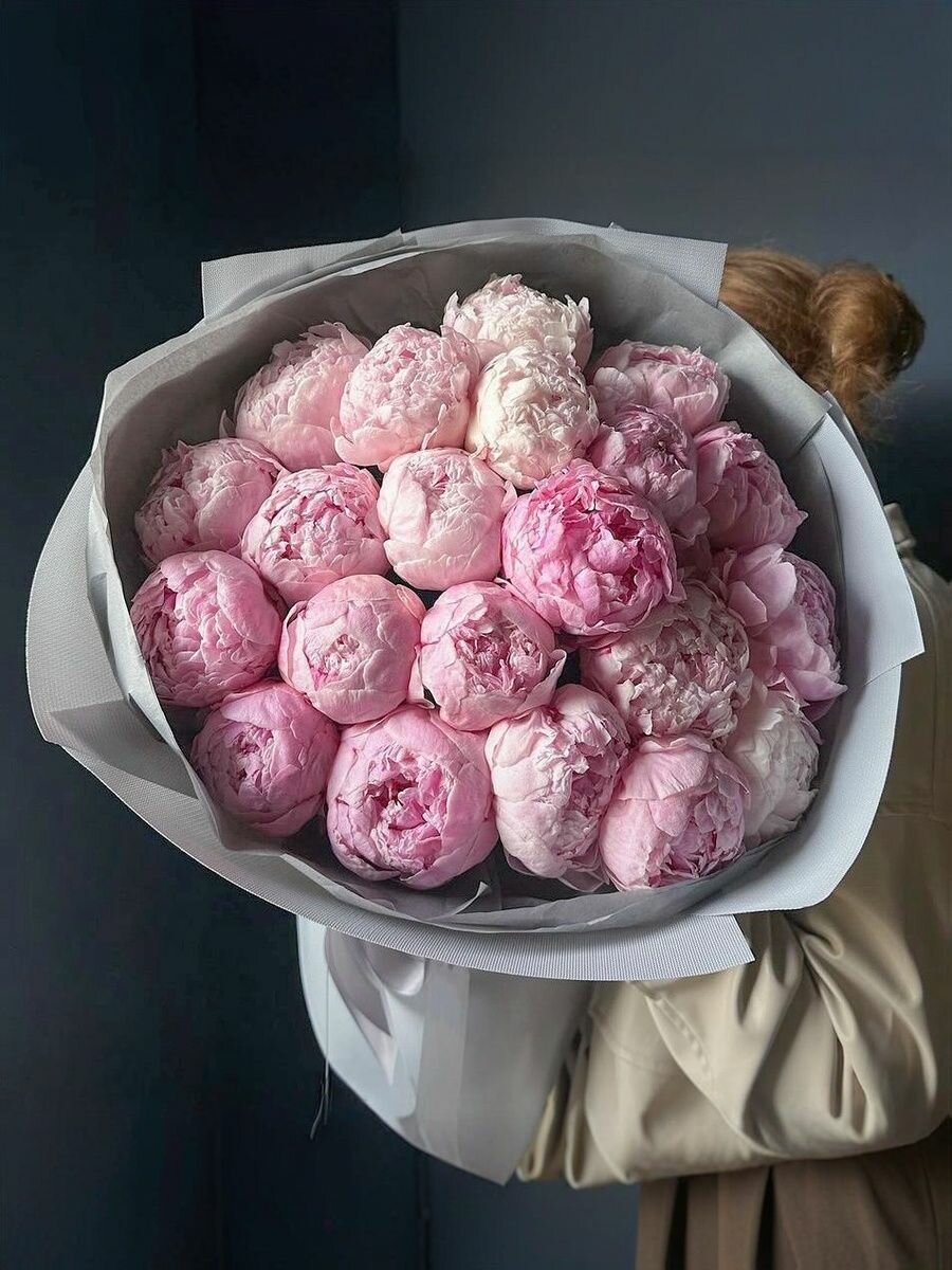 Букет из 21 розового ароматного пиона