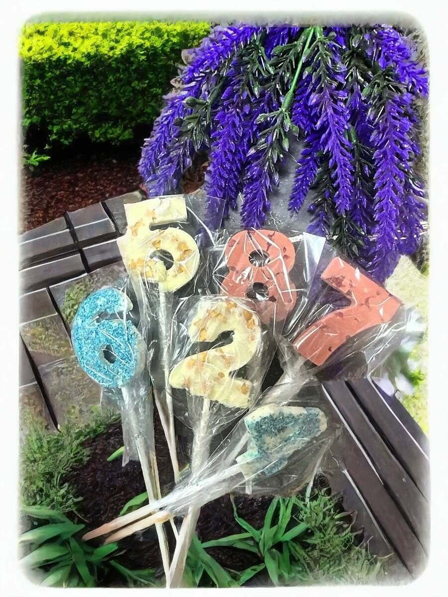 Шоколадные цифры на палочке