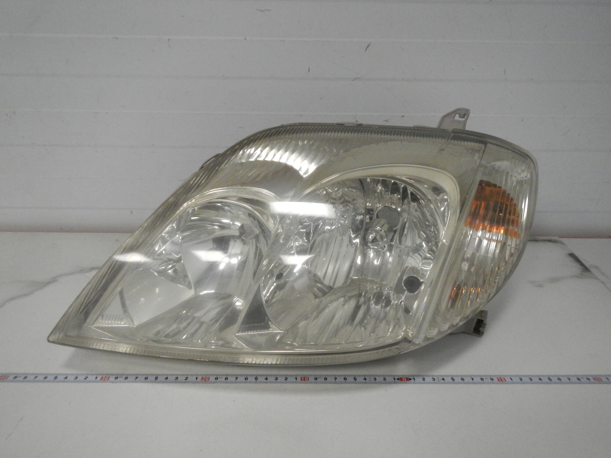 Б/У Фара левая, Toyota (Тойота)-COROLLA 120 (01-06) TOYOTA COROLLA 120 (01-06) Дубликат, царапины, грязь внутри, желтое ...