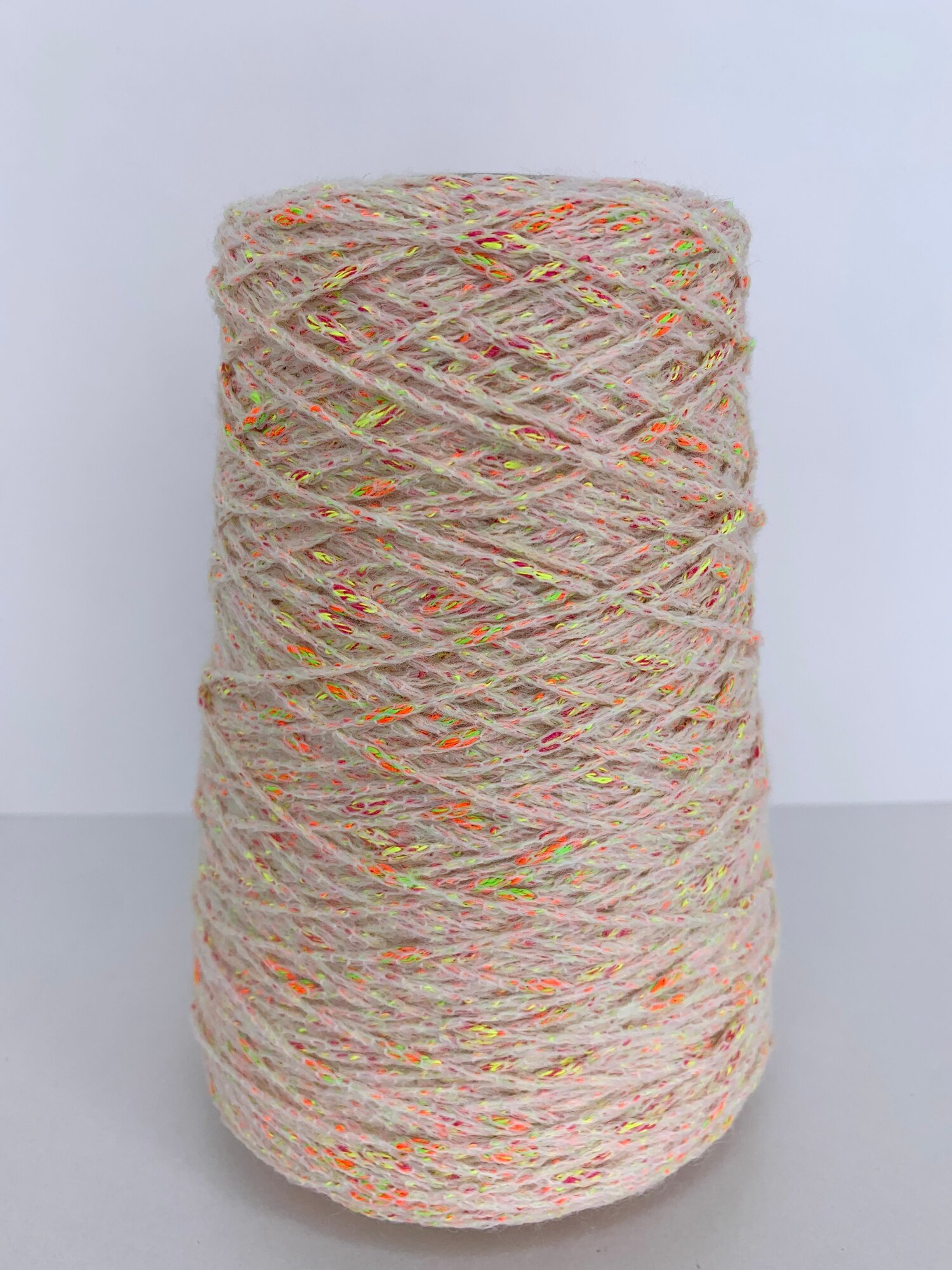 MAMBO - Lineapiu' S.P.A; 26% меринос, 32% п/а, 24% п/л, 18% хлопок; 220м/100гр; col. A9101, вес: 250гр; italyyarn