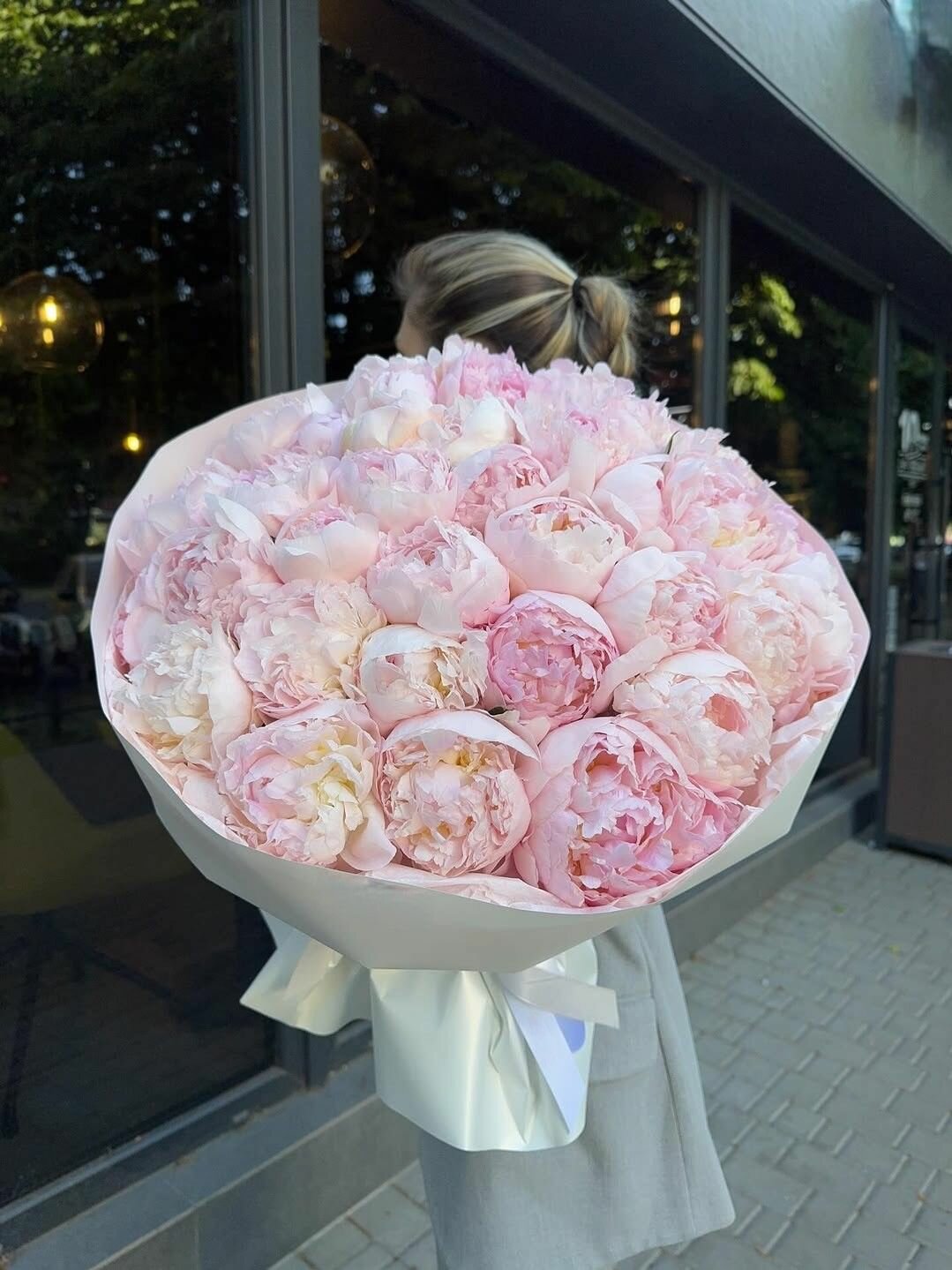 Букет из 31 пиона