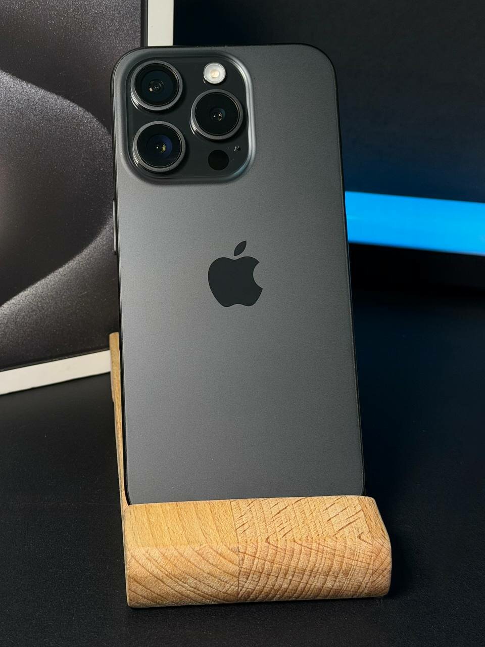 Смартфон Apple iPhone 15 Pro 128 ГБ, 2 nano-SIM, чёрный титан
