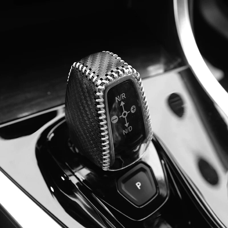 Высококачественный кожаный чехол для рычага переключения передач на Lynk & Co 01/02/03 - Черный с углеродным