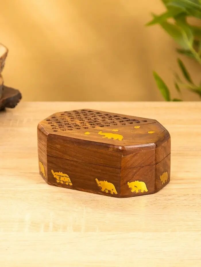 Шкатулка резная "Слоник в саду" 15х10х5 см, дерево шишам