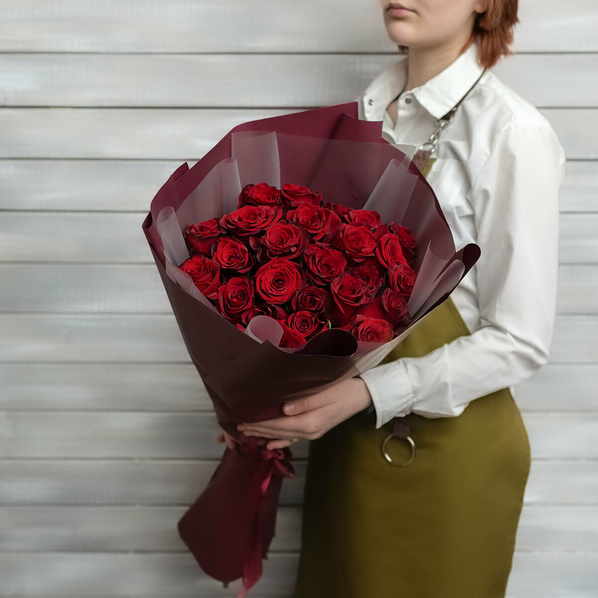 25 красных роз в упаковке Эквадор 50 см