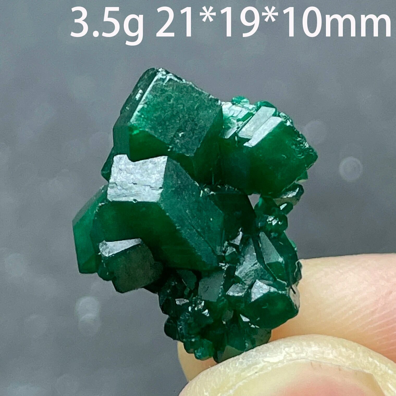 Зеленый диоптаз, кристалл W8