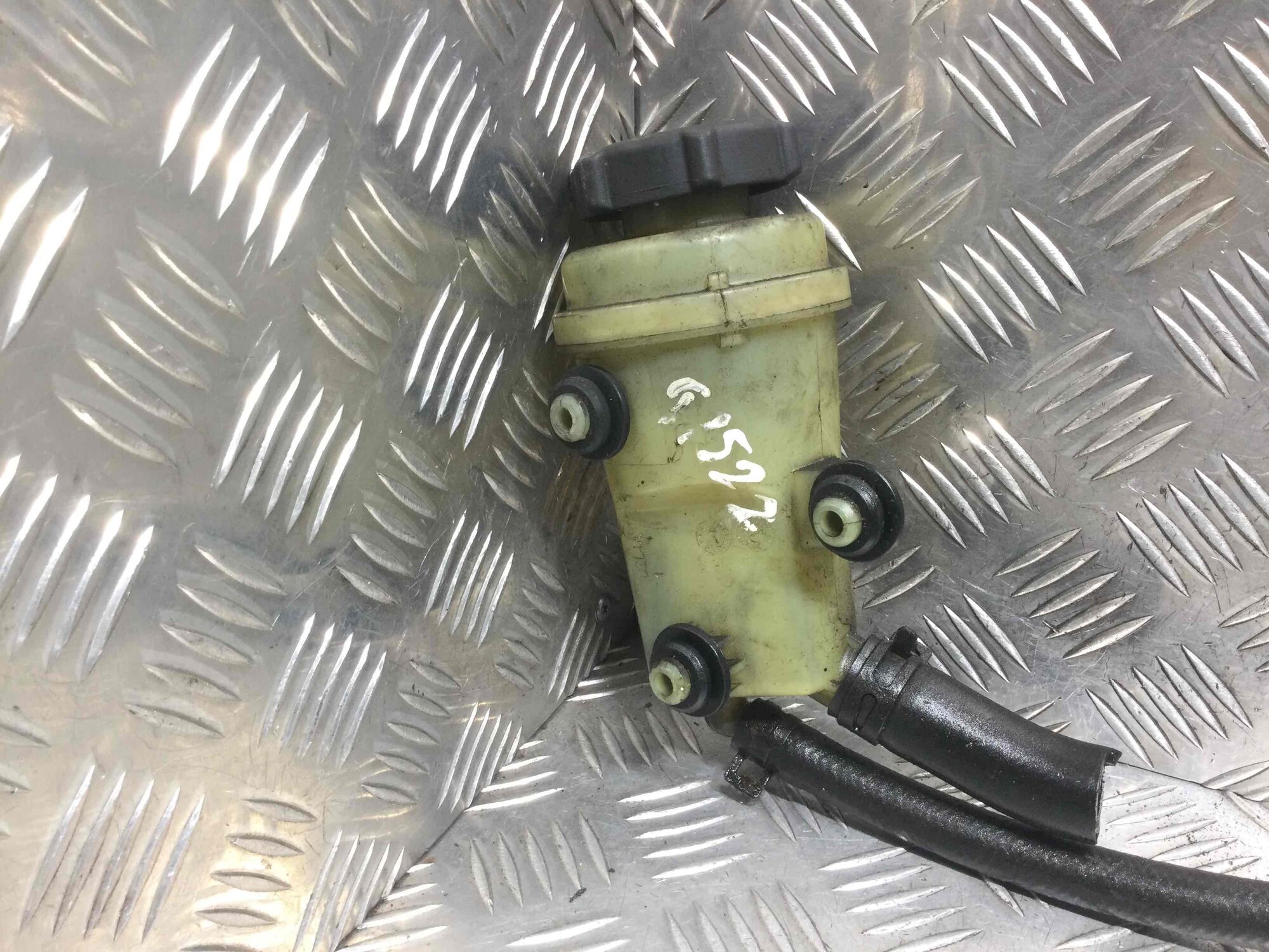 Б/У Бачок гидроусилителя Ford Focus 1 поколение [рестайлинг] (2001-2005) 2004 г.