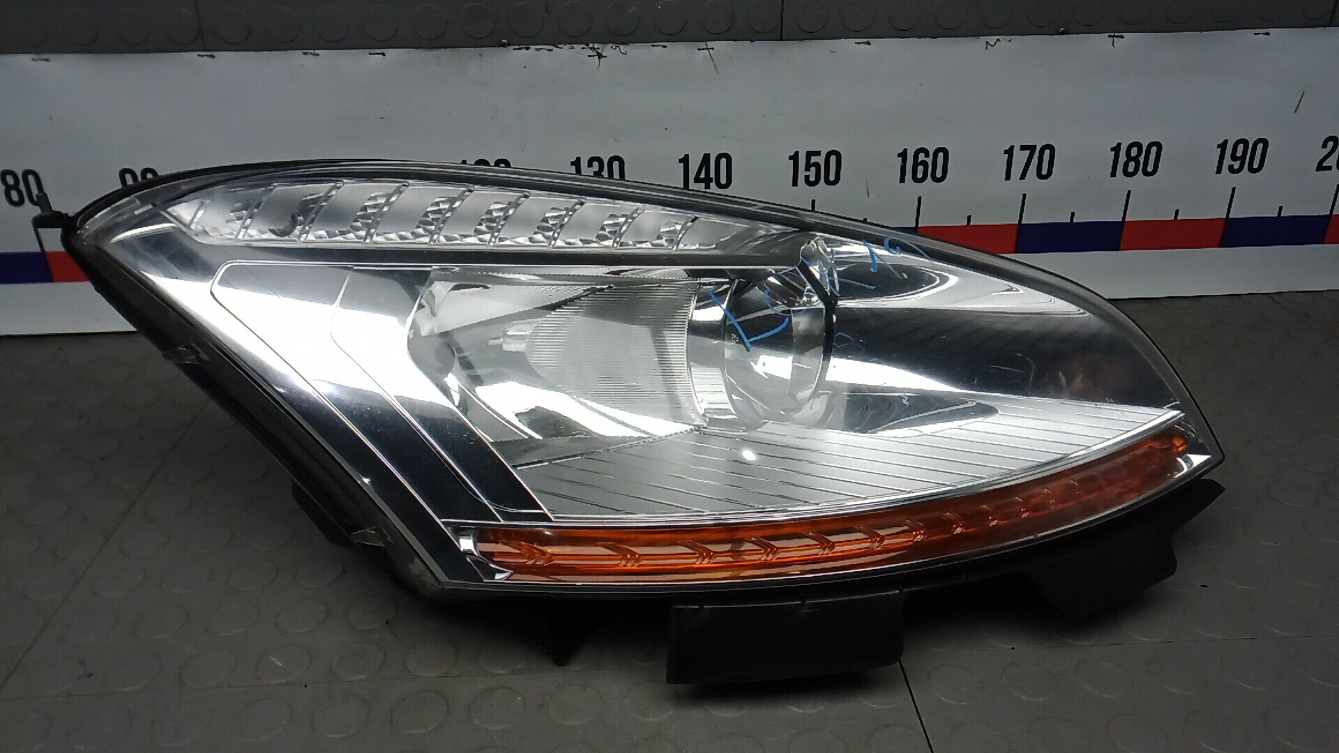 Фара правая CITROEN C4 PICASSO 1