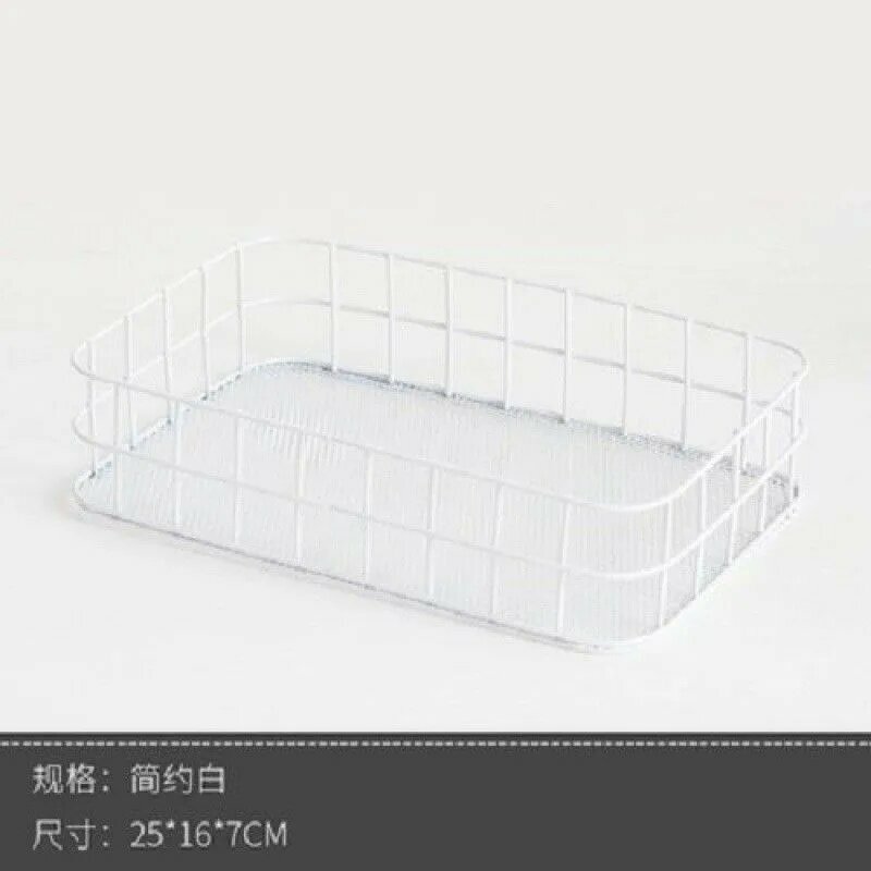 Контейнер для хранения вещей длина 16 см, ширина 7 см, высота 25 см.