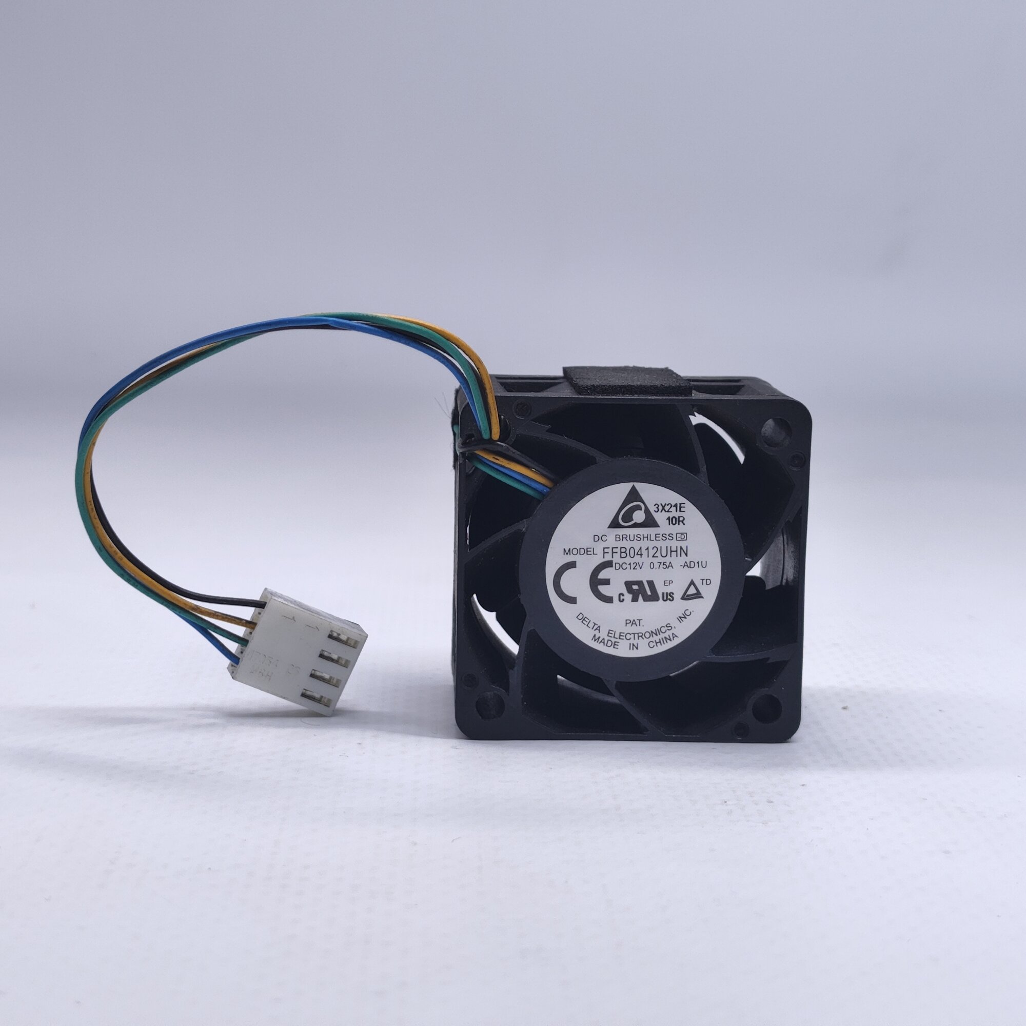Delta Electronics FFB0412UHN / Вентилятор серверный 3X21E10R