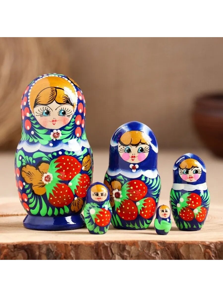 Красочная русская матрешка с ручной росписью