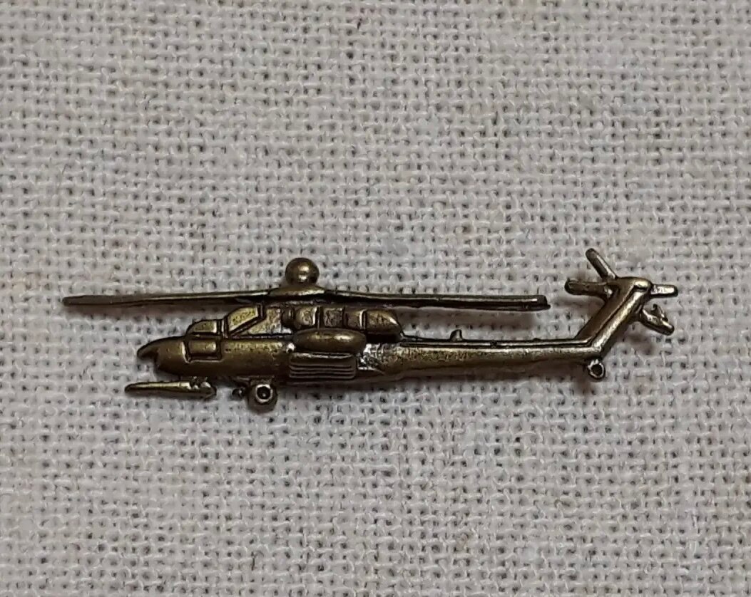 Тяжелый значок фрачник Вертолет МИ-28