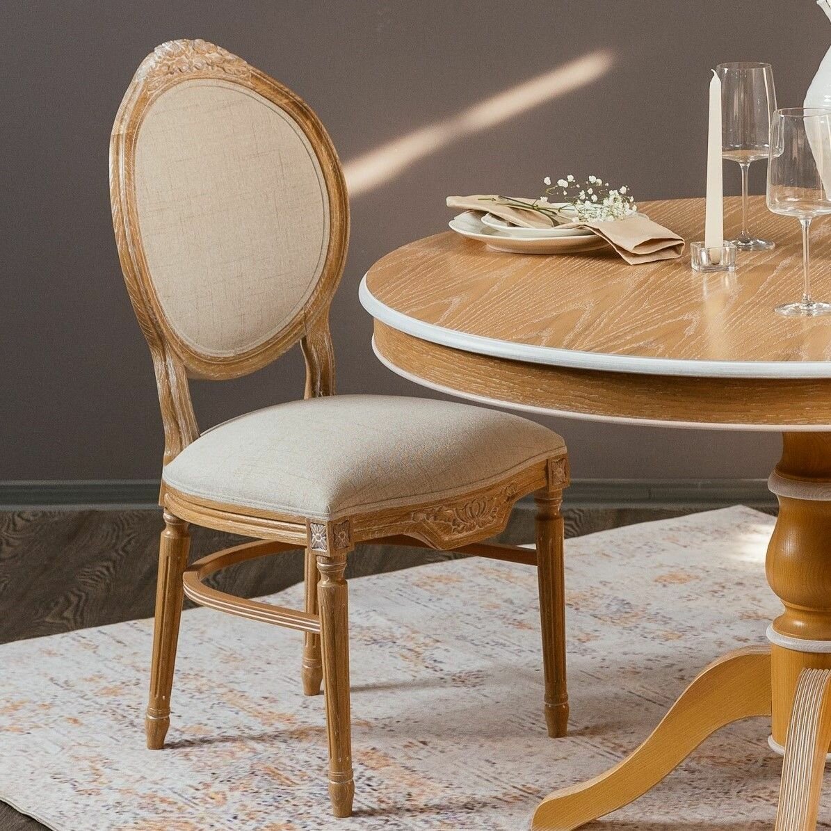 Стул деревянный Венеция для кухни с мягким сиденьем со спинкой для дома для дачи классический из массива дуба натуральное дерево, Светло-серый, белая патина,