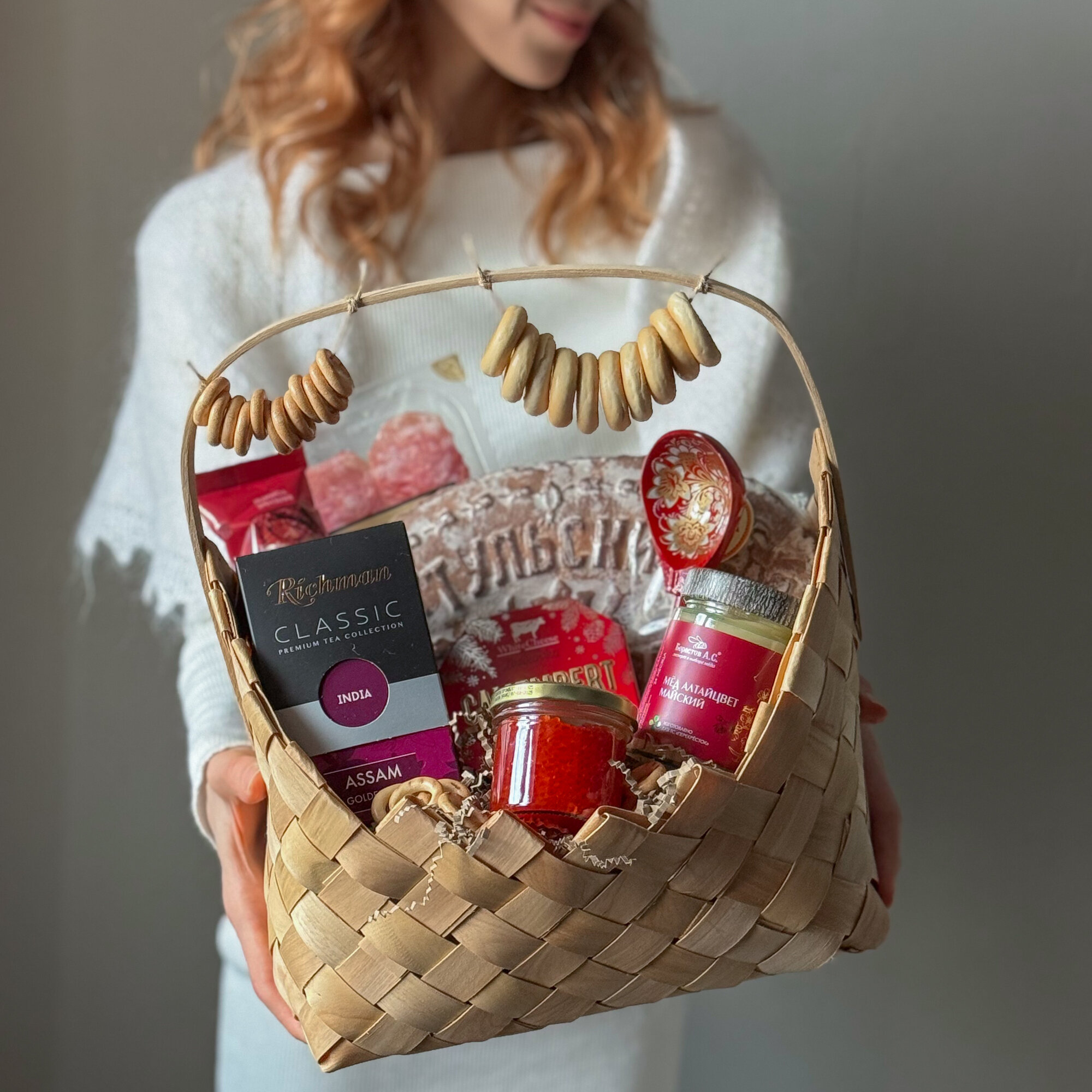 Подарочный набор "Лукошко в русском стиле c красной икрой и мёдом", размер М. Veresk 736