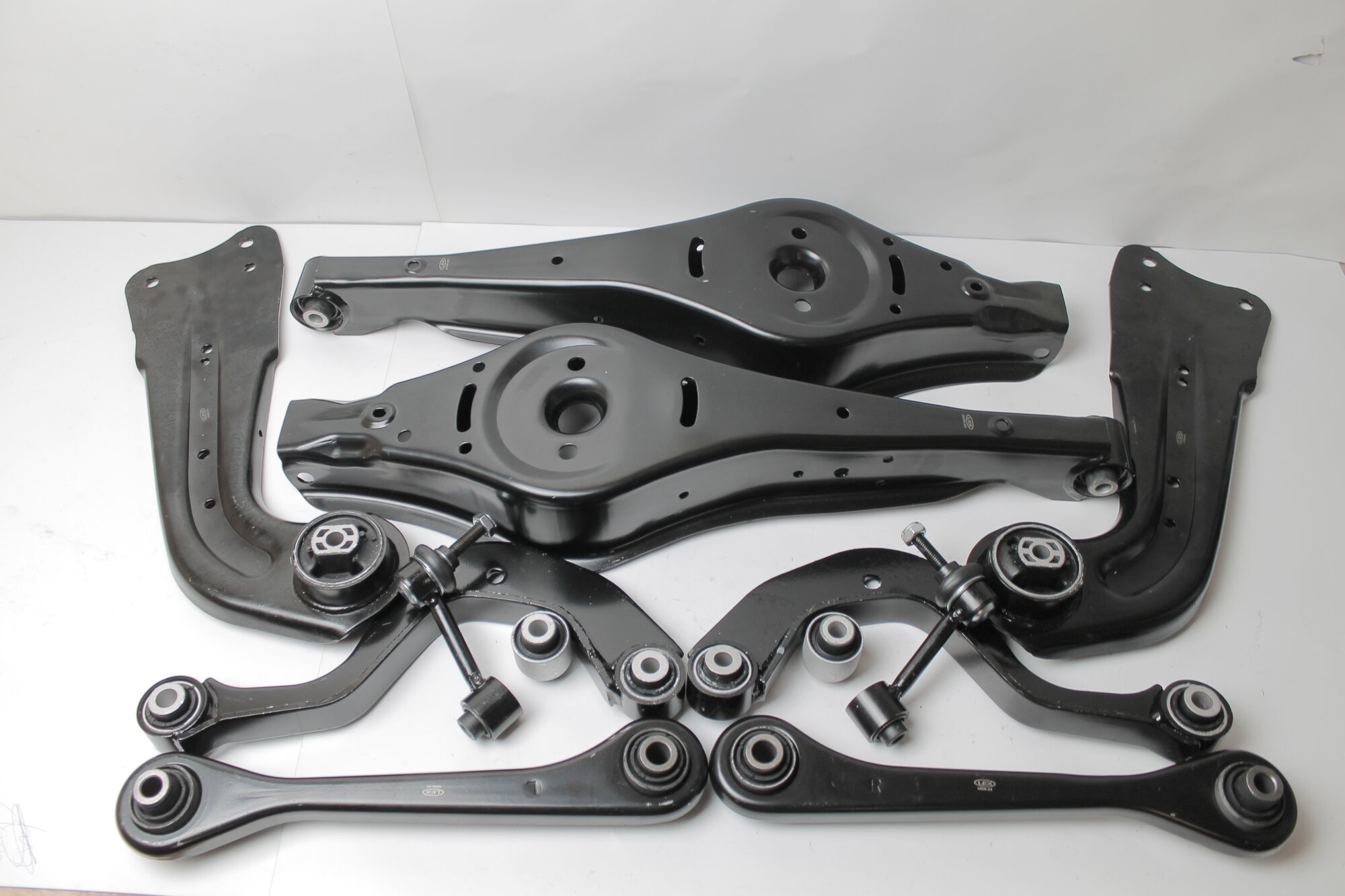 Комплект рычагов задней подвески VOLKSWAGEN Golf 5/6 SKODA Octavia A5, Superb 2 AUDI A3 8P, Q3 8U