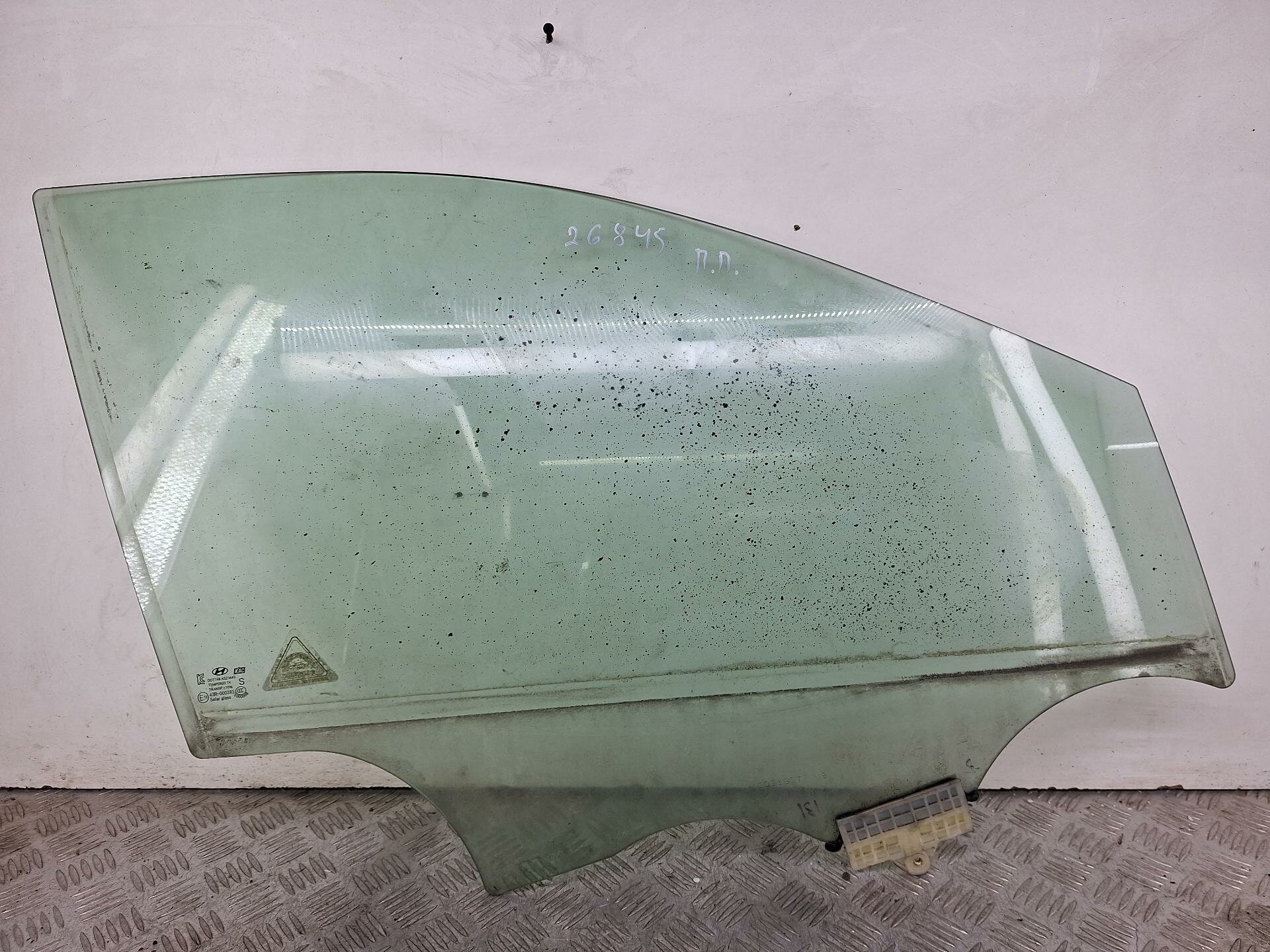 Стекло двери передней правой Hyundai Grand Santa Fe 2015