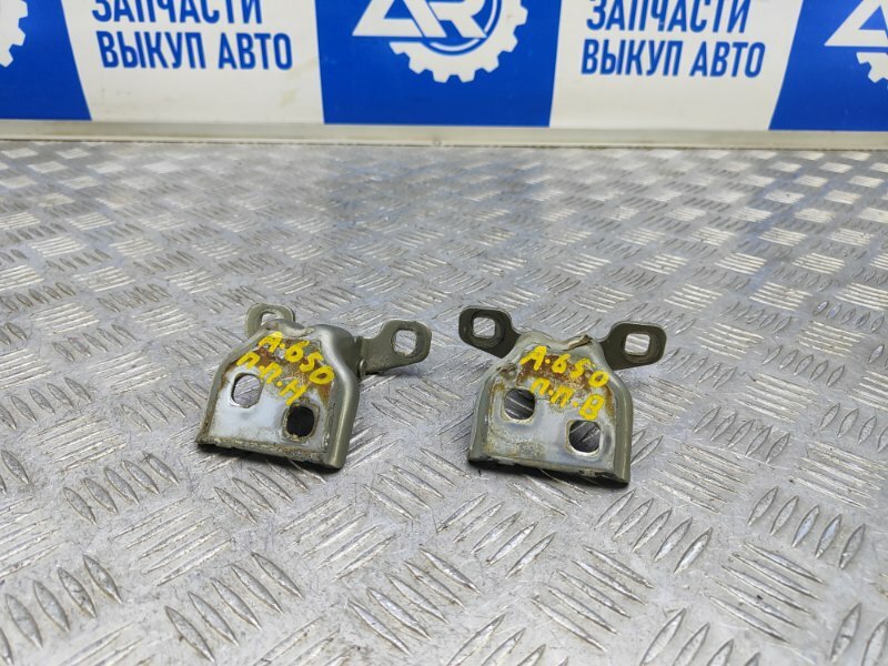 Б/У Петля двери передней правой Renault Sandero Stepway 2 / Рено Сандеро Стэпвей 2 1.6 K7MA812 82 Л.С 2015