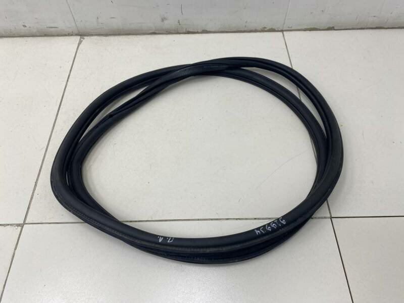 Уплотнитель проема двери передней левой Volkswagen Polo Sed RUS 2011 кат.номер: 6RU867911E5AP