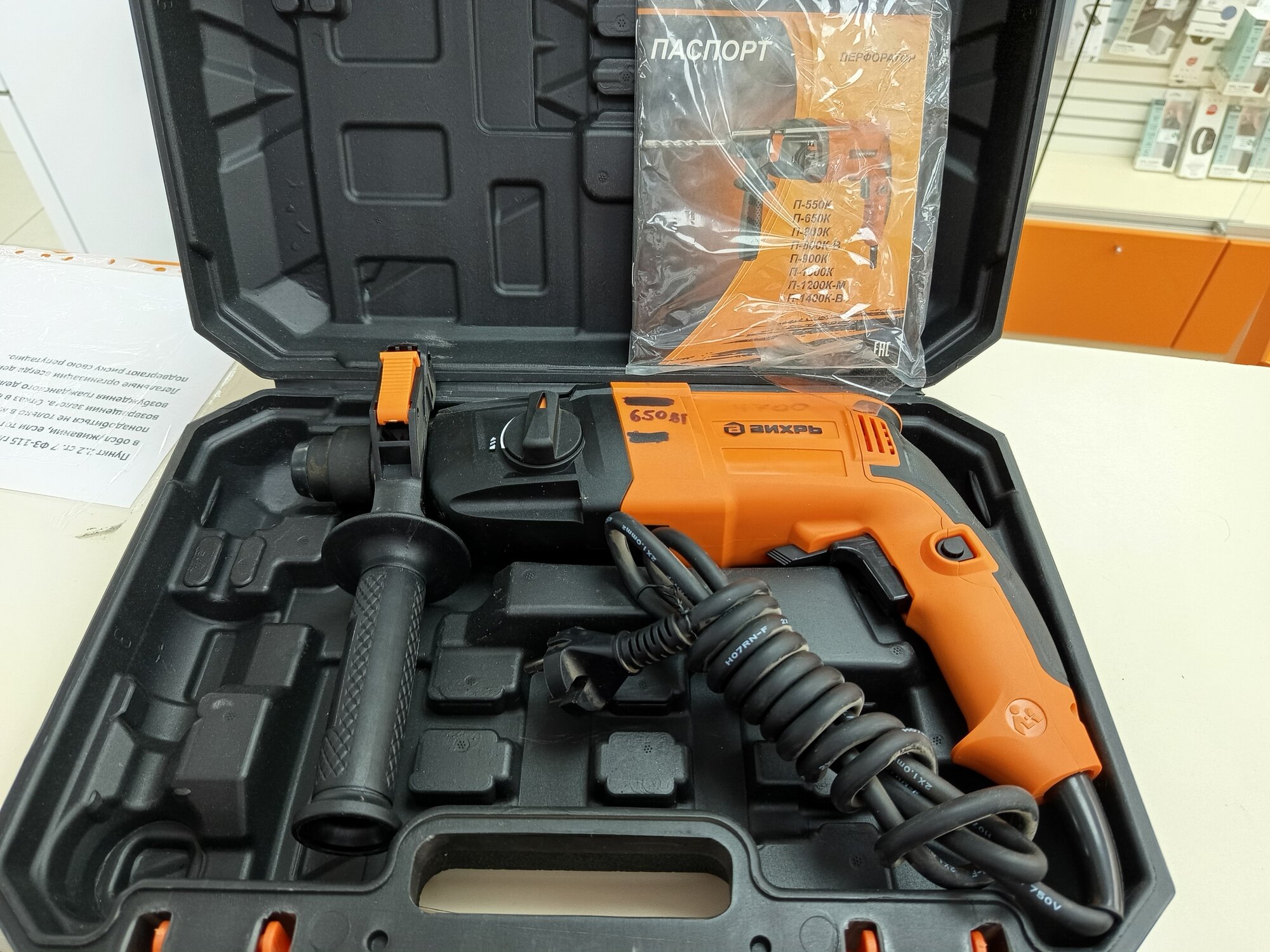 Перфоратор вихрь П-650К, электрическая, SDS-Plus, 650 Вт, 2.6 Дж, 1000 об/мин, 3900 уд/мин, 2.3 кг, кейс, б/у, Уценка