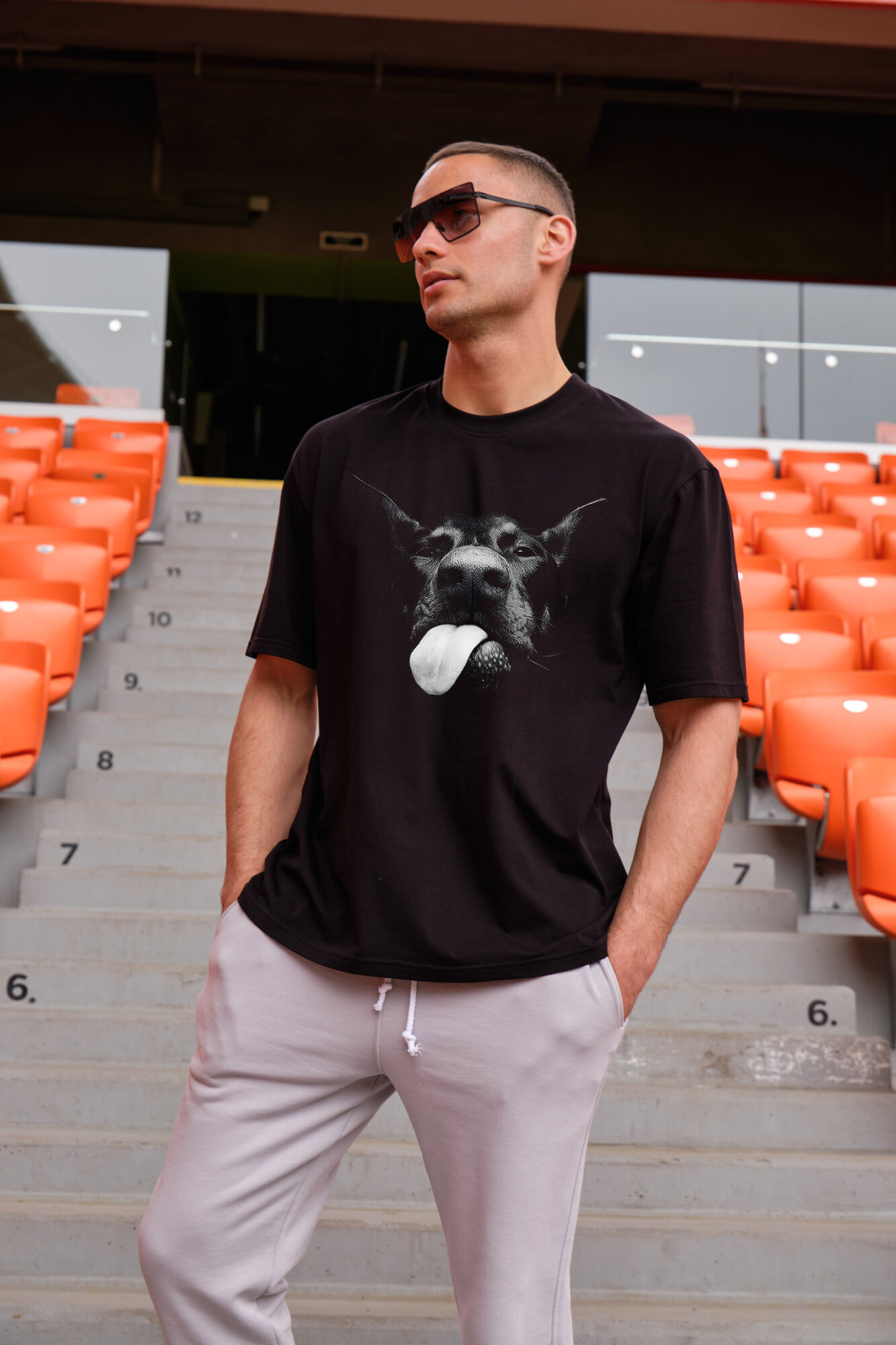 Футболка с принтами