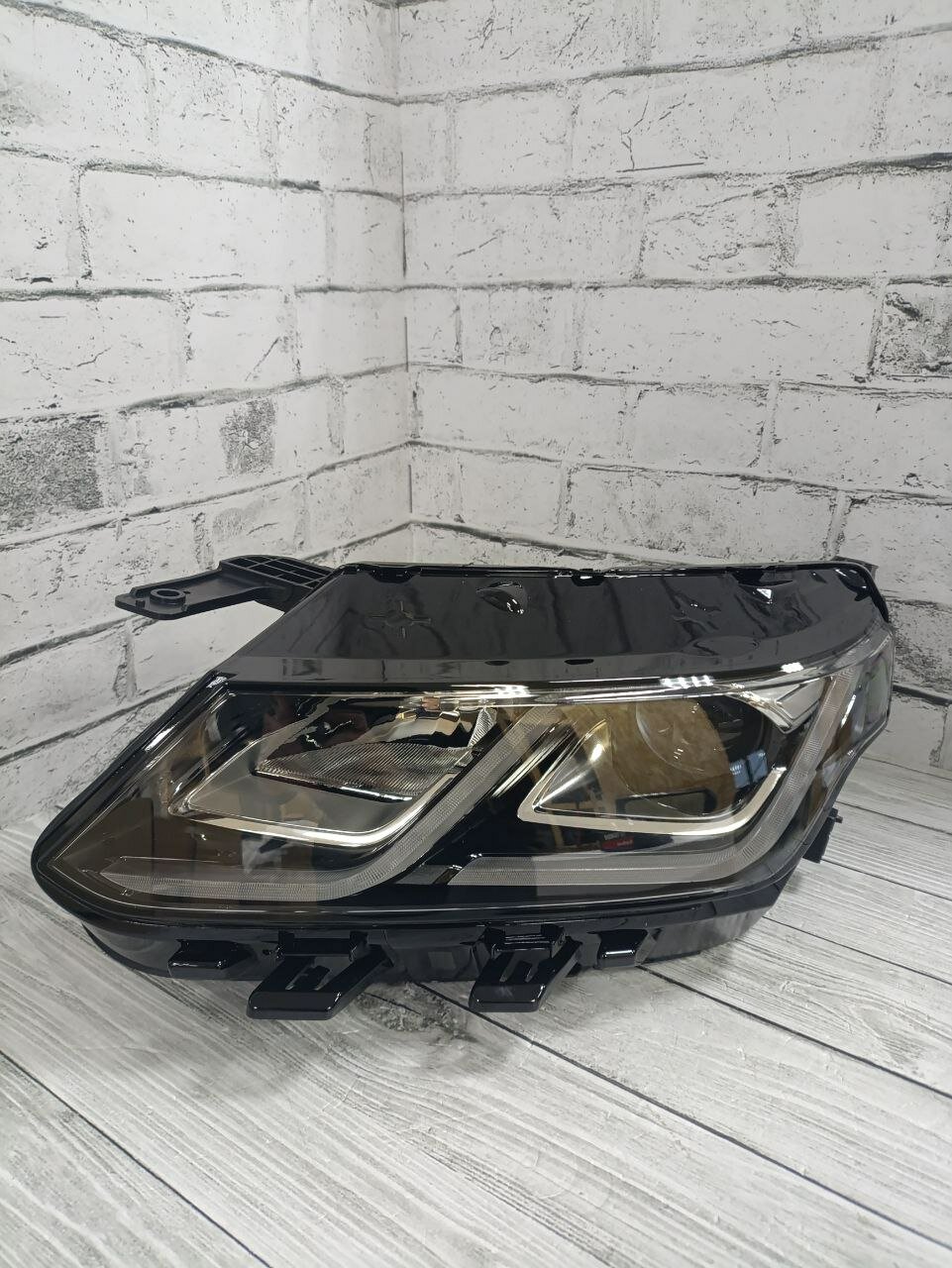 Левая фара Geely Coolray / SX11