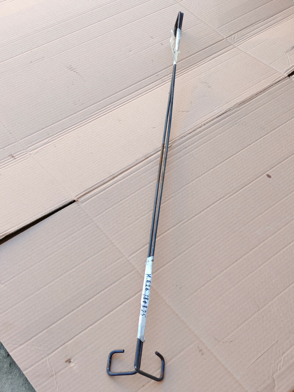 Торсион багажника Mazda 626 GE седан (пара)