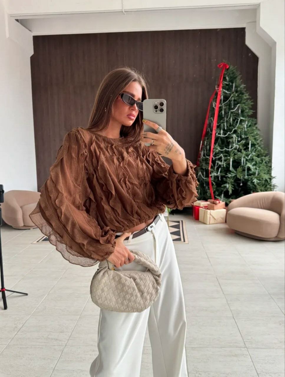 Блуза с рюшами и воланами