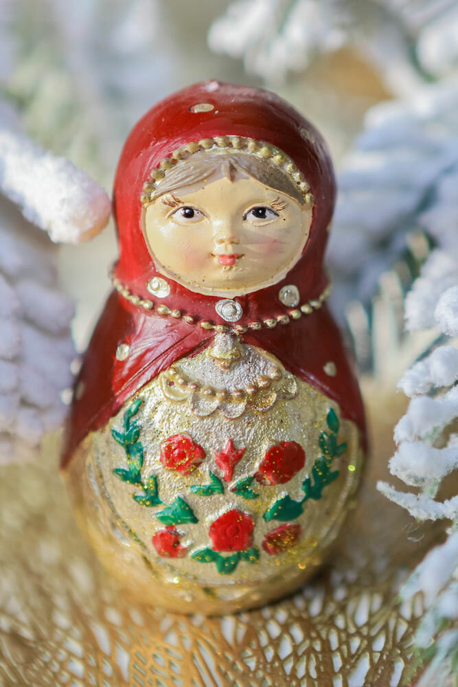 Елочная игрушка расписная матрёшка в красном платке, полистоун, 7 см, Goodwill MC37062-1