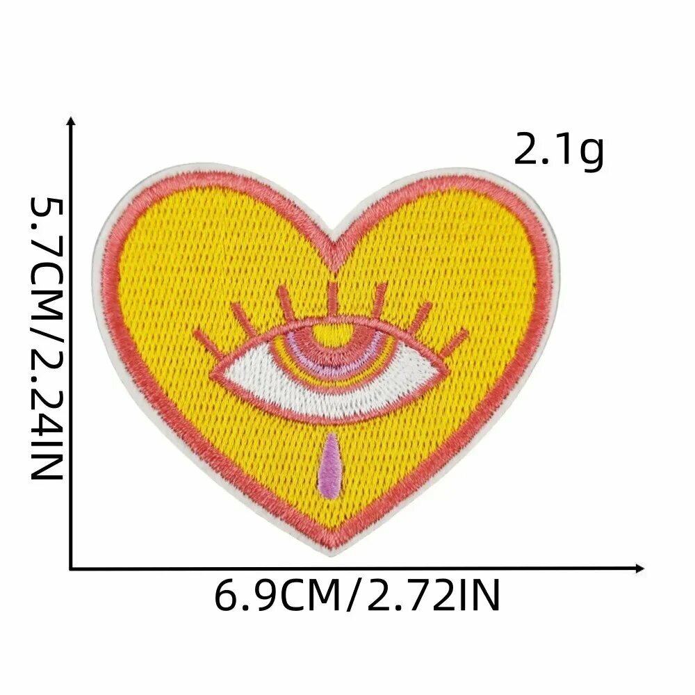 Вышитая нашивка "Глаз в сердце", 6.9x5.7 см, Цвет: 012