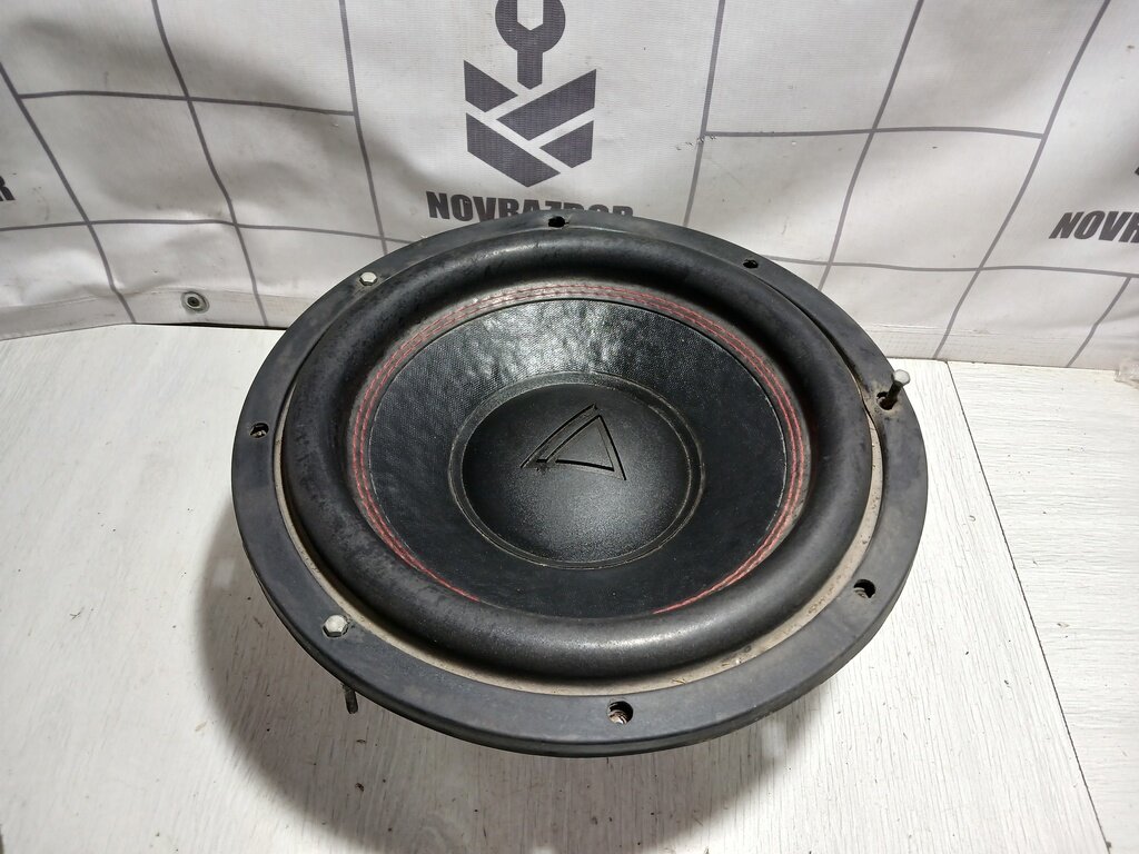 Сабвуфер VW Passat B3 1988-1993