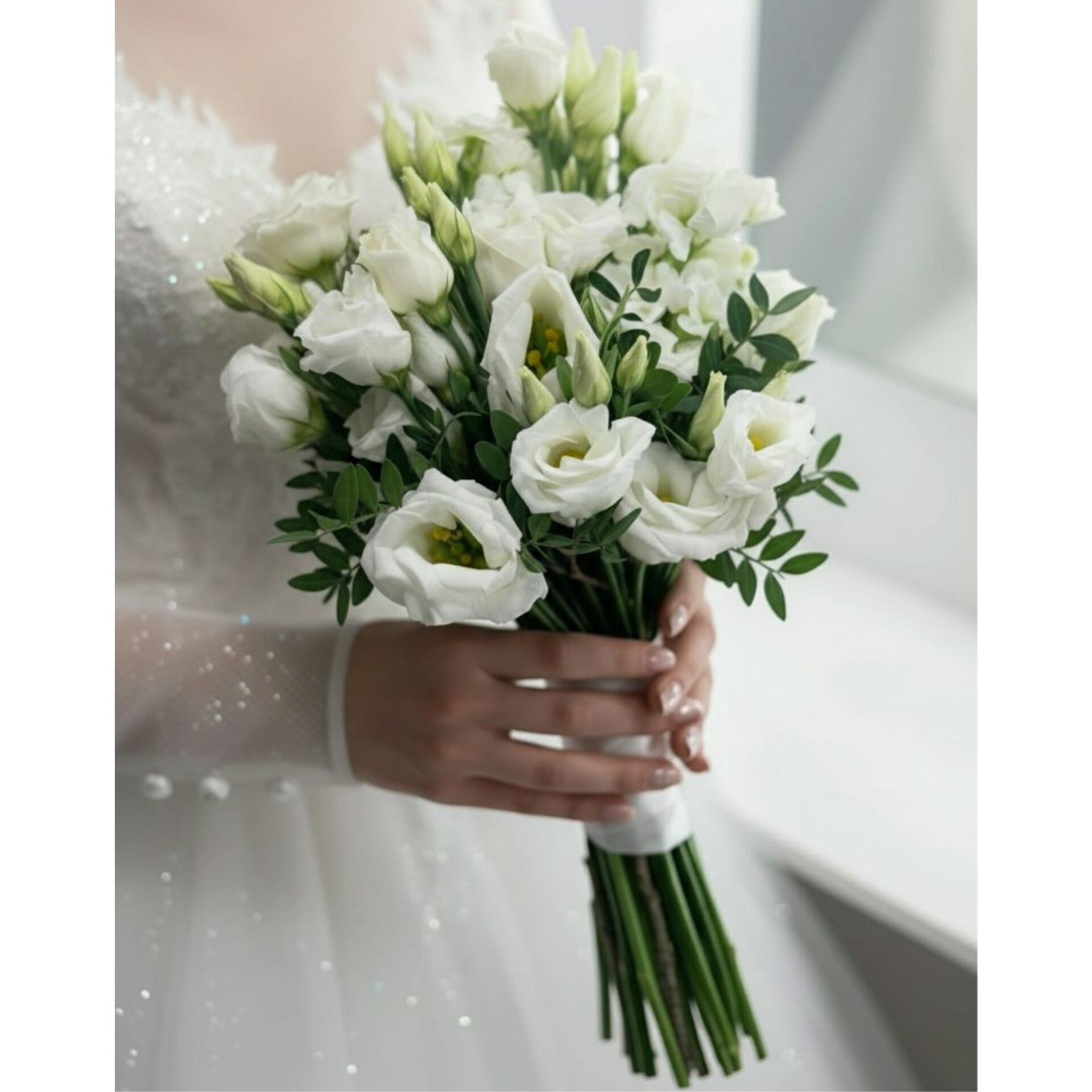 Букет невесты Мегацвет24 "Эустома", белый, сборка под лентой