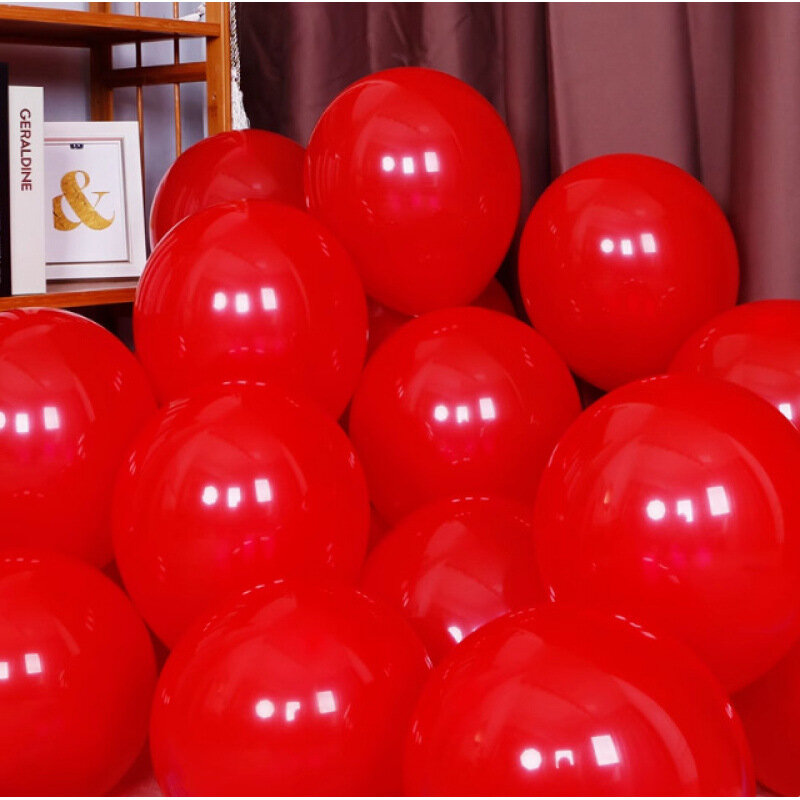 Оформление сцены с воздушными шарами для выпускного, открытия, свадьбы, дня рождения. Арка из латексных утолщенных красных шаров.