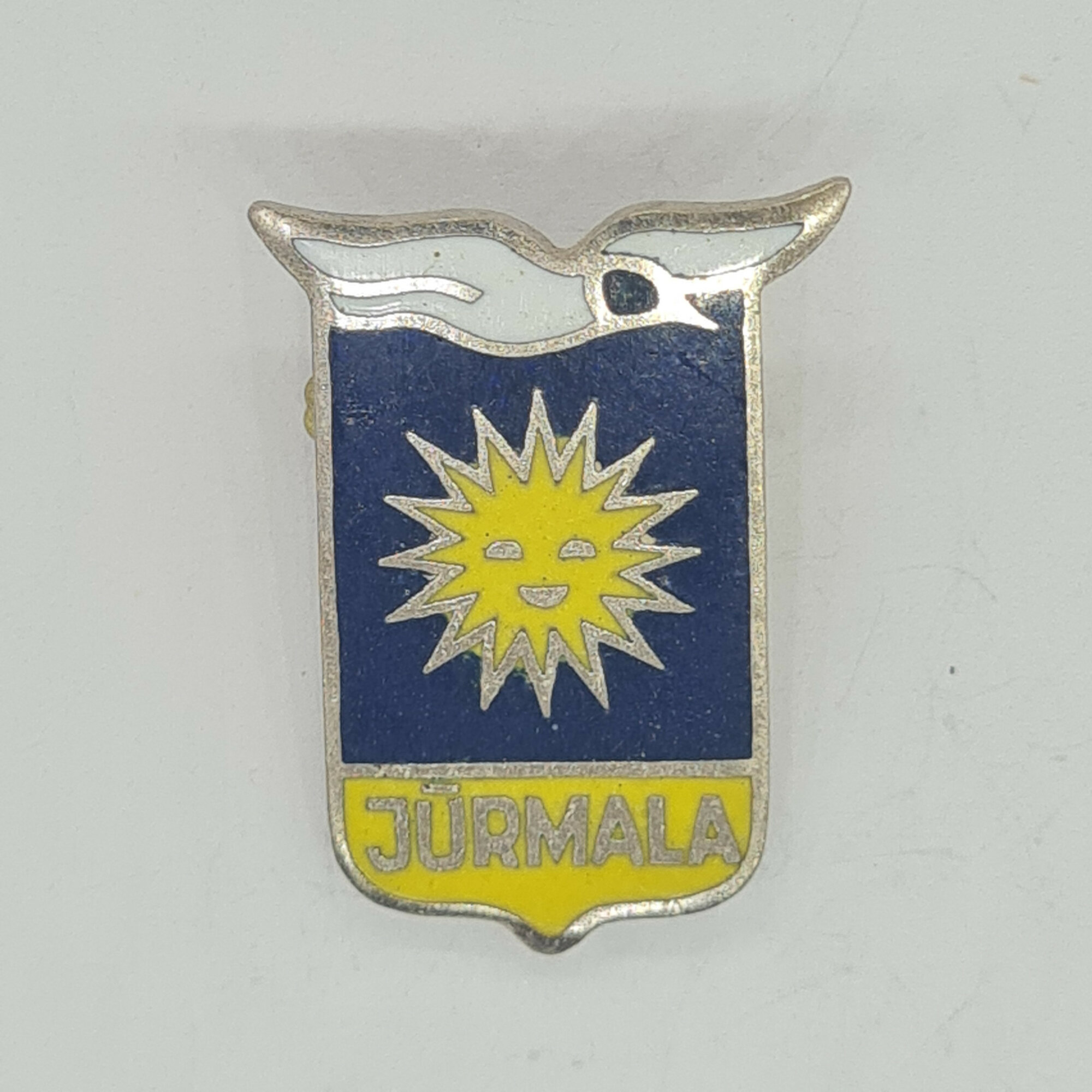 Значок СССР Юрмала с улыбающимся солнцем и надписью винтажный, советский.