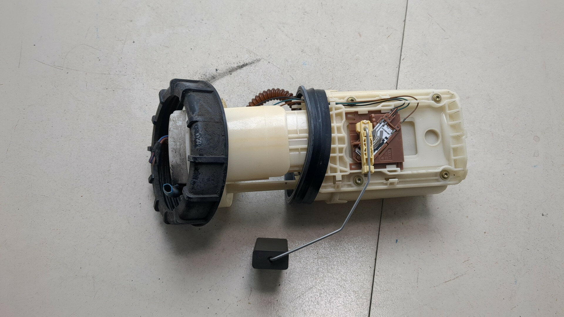 Насос топливный электрический Volkswagen Passat 5 Б/У