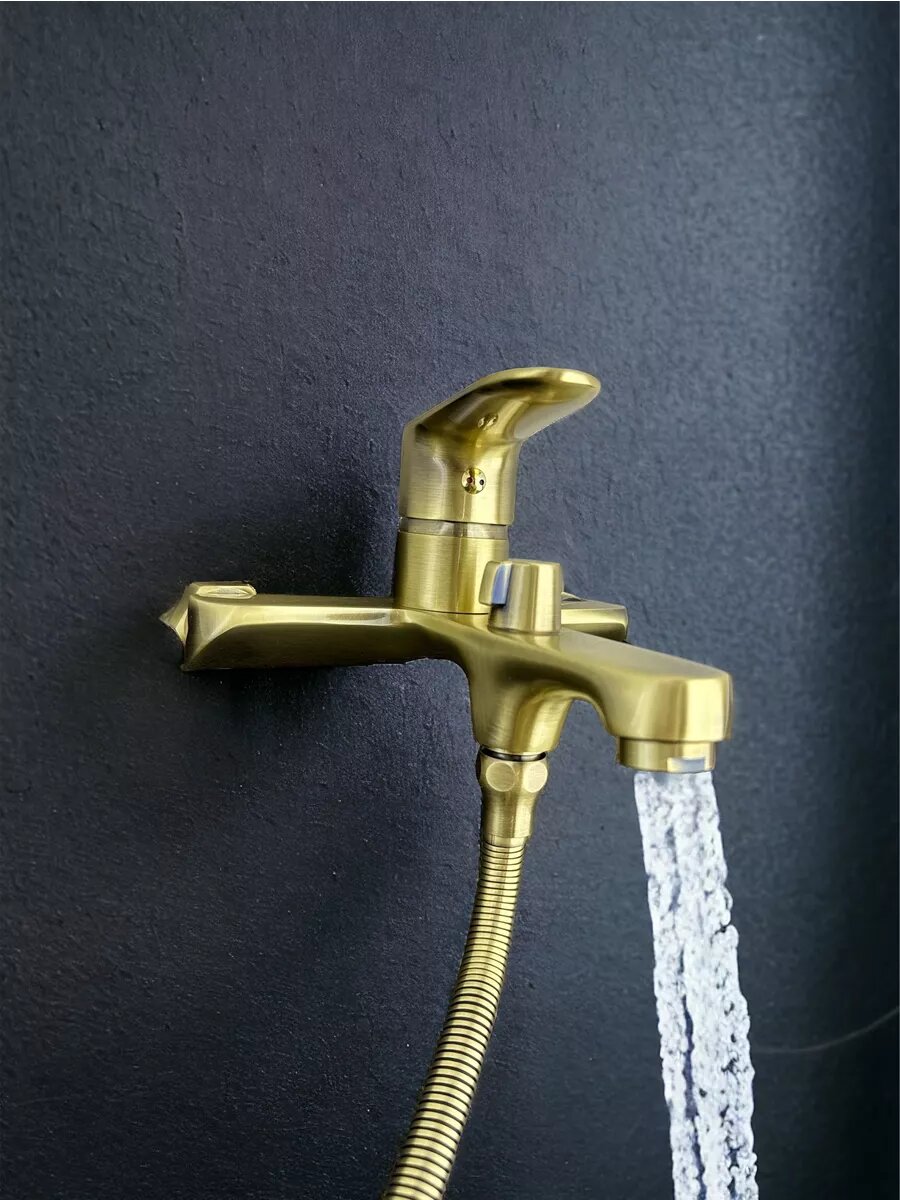 Смеситель для ванны и душа с коротким изливом 130 мм