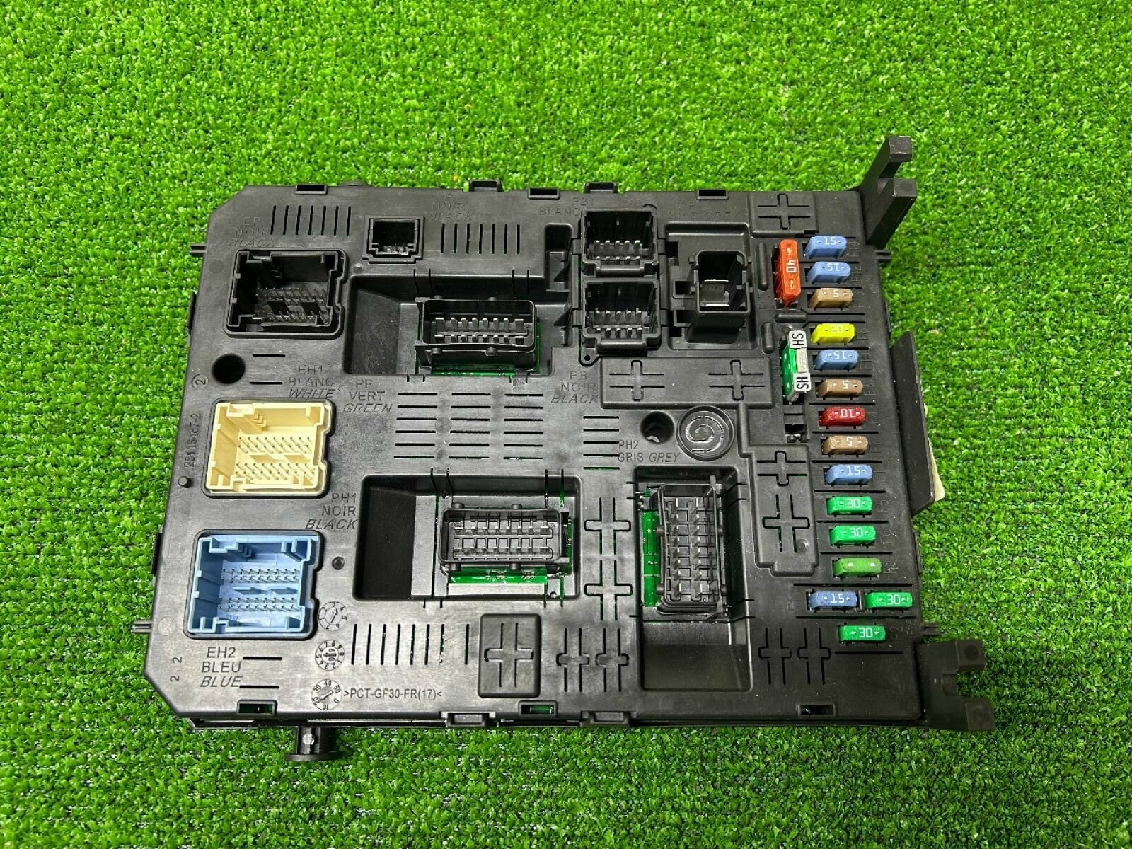 Блок предохранителей салонный Peugeot 308 хэтчбек