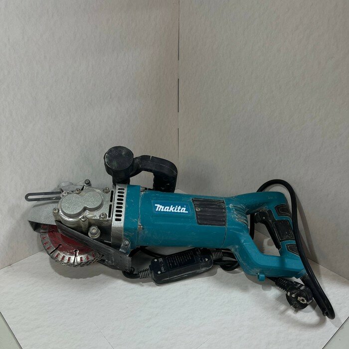 Штроборез Makita MT 133