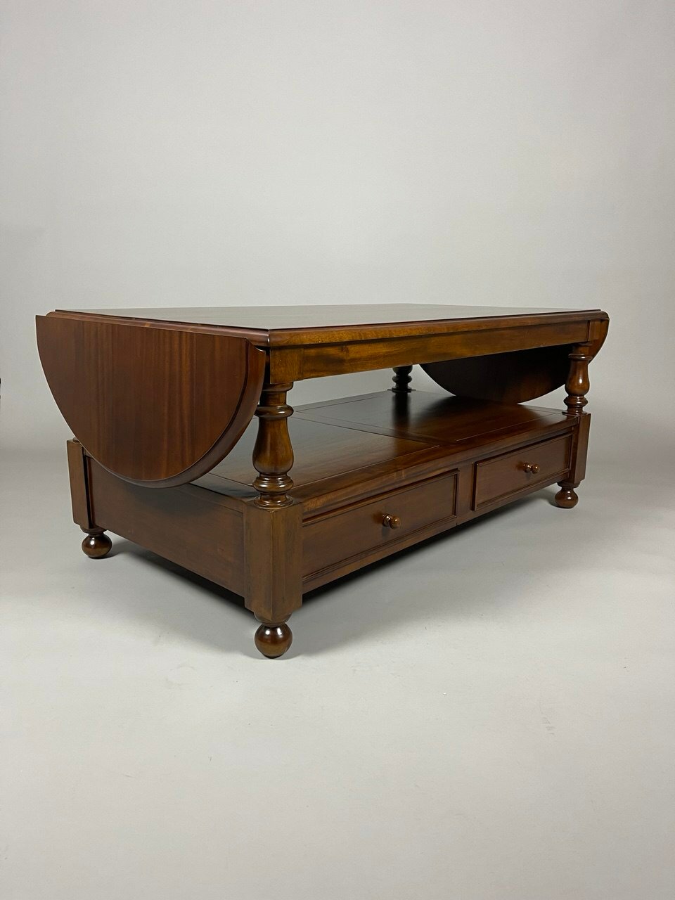 Журнальный стол DOMKORLEONE с раскладной столешницей и ящиками, красное дерево (mahogany wood), цвет орех LBW