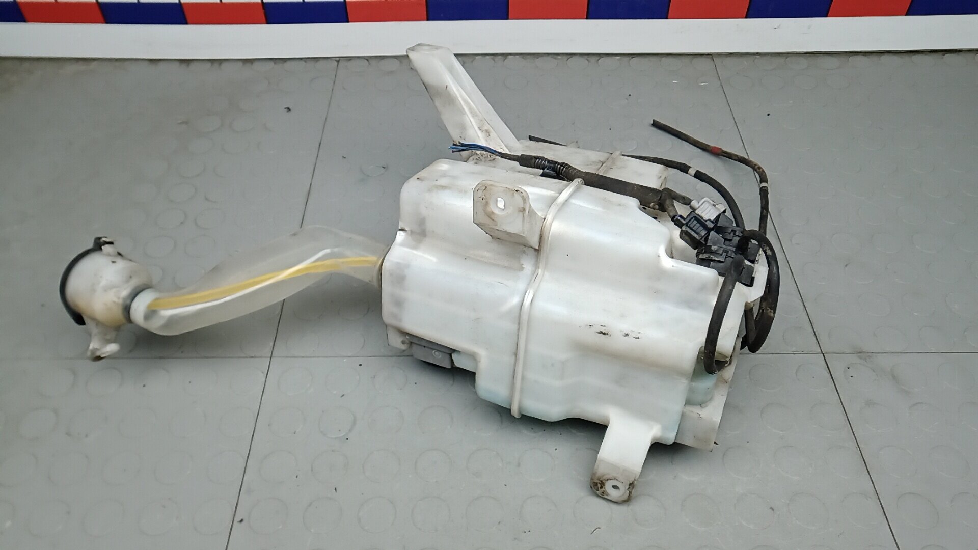 Бачок омывателя TOYOTA PRIUS XW30, Номер 8535547021, 8531947120