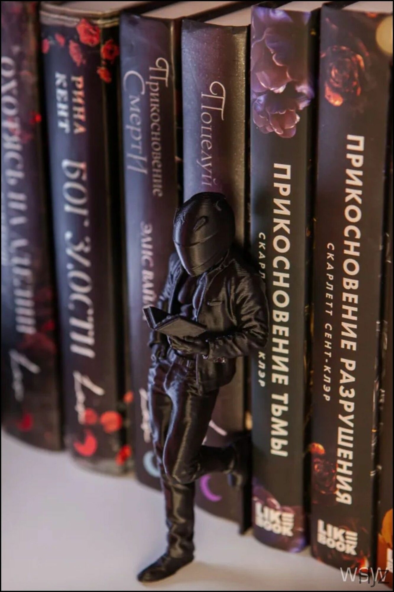 Фигурка Книжный бойфренд мотоциклист