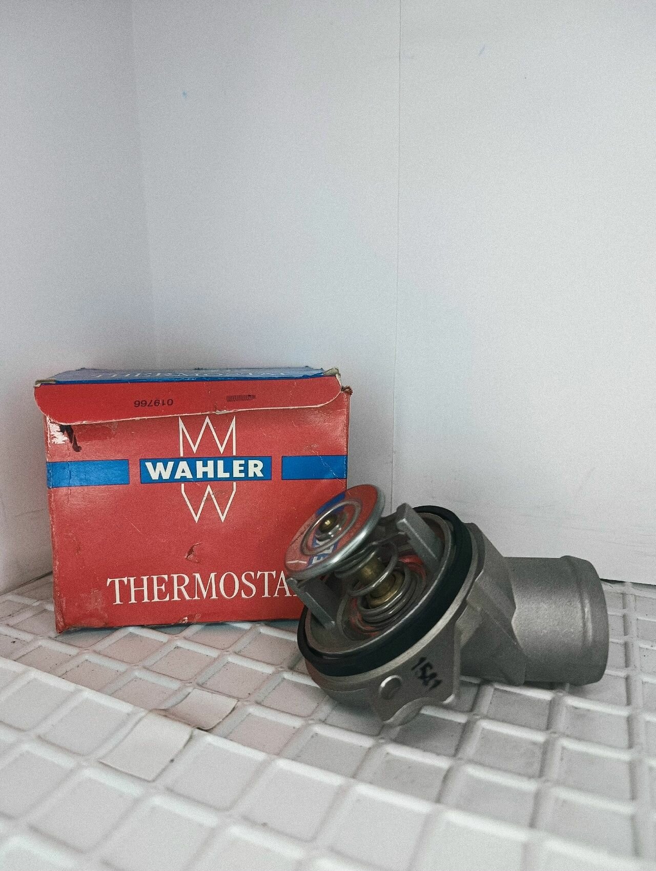 Термостат 87C c прокладкой Wahler 4281.87D 5098918AA 1122000015 CHRYSLER MERCEDES PUCH