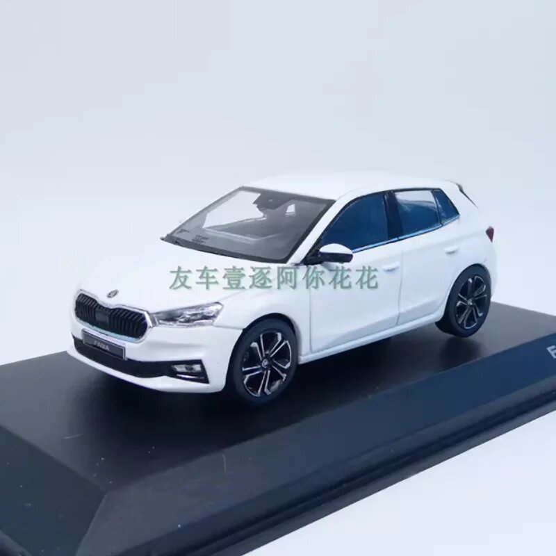 WELLY SKODA FABIA 1/43 металлическая модель автомобиля B broken box