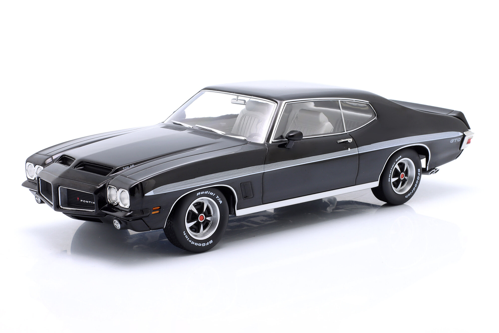 Модель коллекционная KK-SCALE Pontiac lemans gto 1972 black