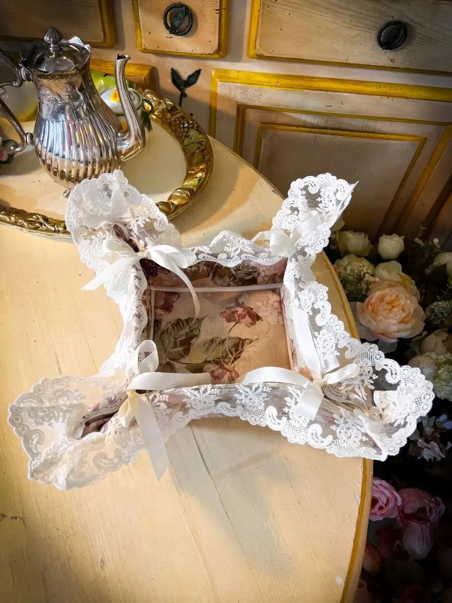 Корзинка сервировочная с кружевом