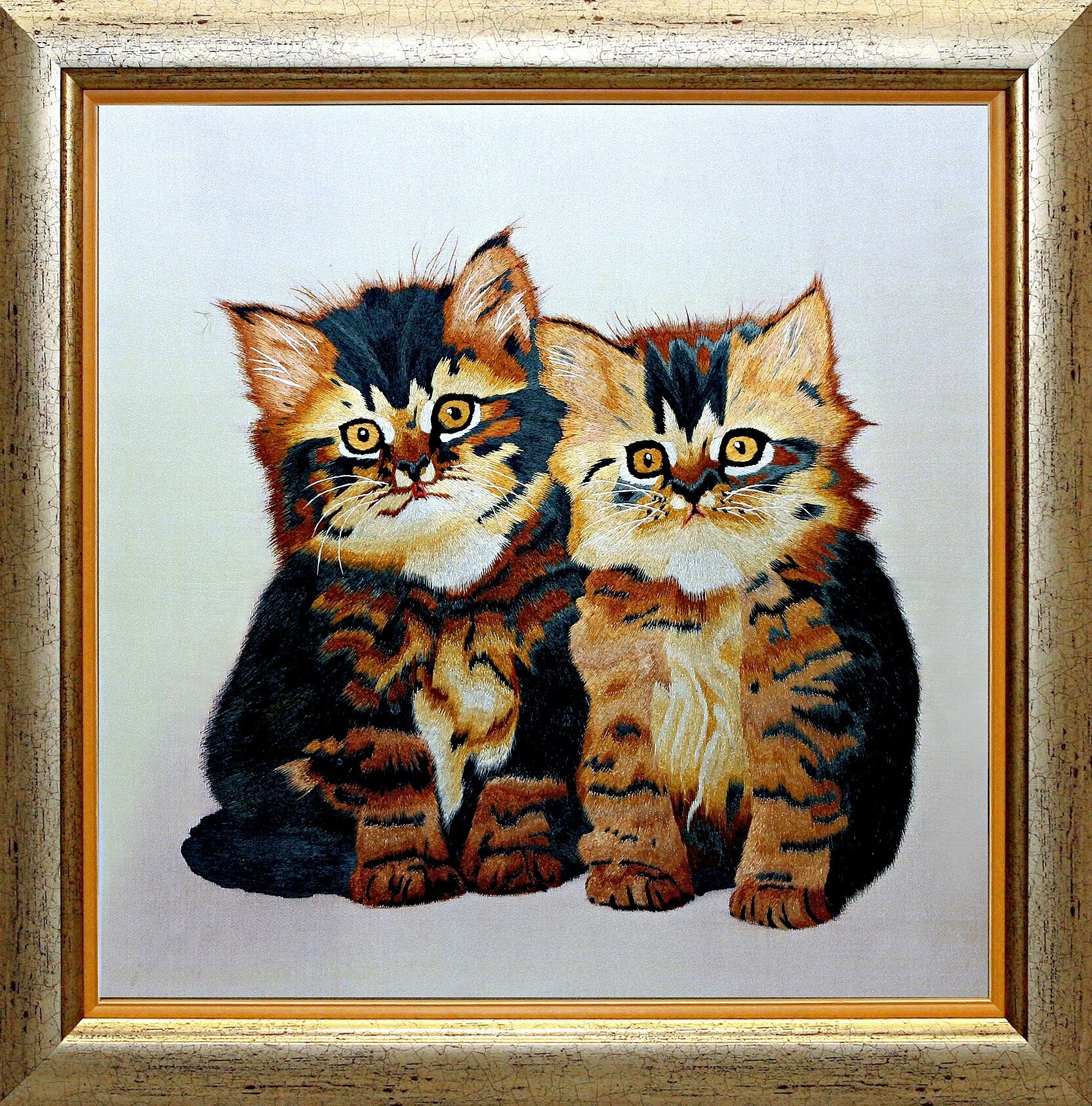 Картина вышитая шелком Авторская Два пушистых котенка ручной работы/см 58х58х3/в багете